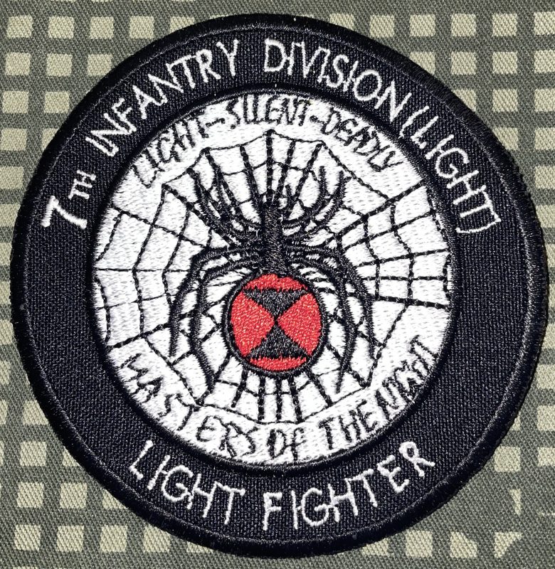US Army 7th Infantry Division Lightfighter 7th Black Widow Patch ...